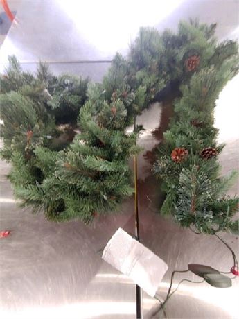 TK Auctions - CG Hunter Garland, Pre-lit with LED Lights