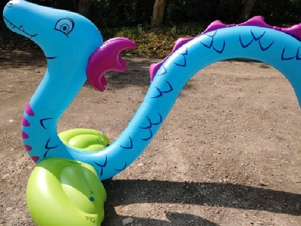 TK Auctions - Giant Sea Serpent Kids Inflatable Sprinkler