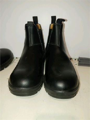 TK Auctions - Mens prospector boots size 8
