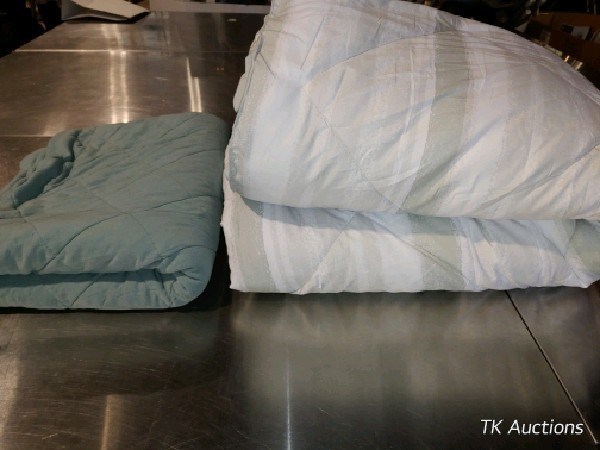 TK Auctions - Simmons Comforter and sutton place collection throw bundle