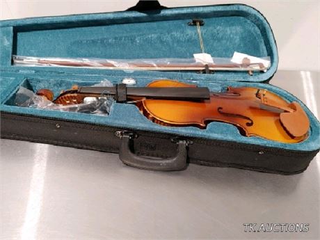 TK Auctions - Solid Wood Fiddle