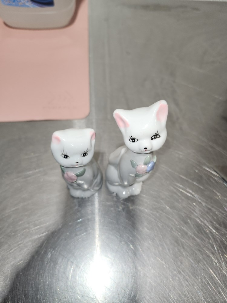 TK Auctions - Ceramic Retro Cat Decor Hand-Painted Cats, 2-Pc
