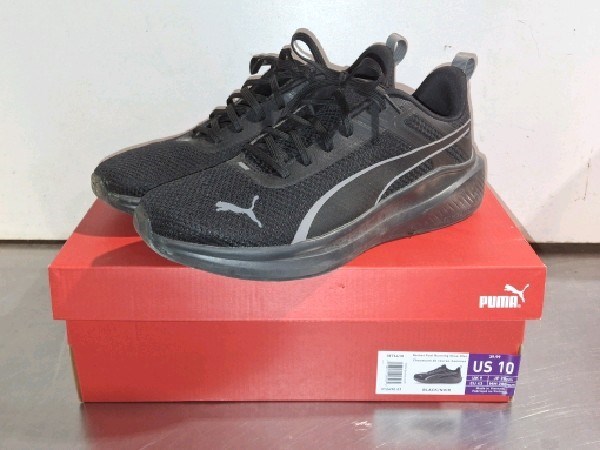 TK Auctions - Men's PUMA runners, size 10 black