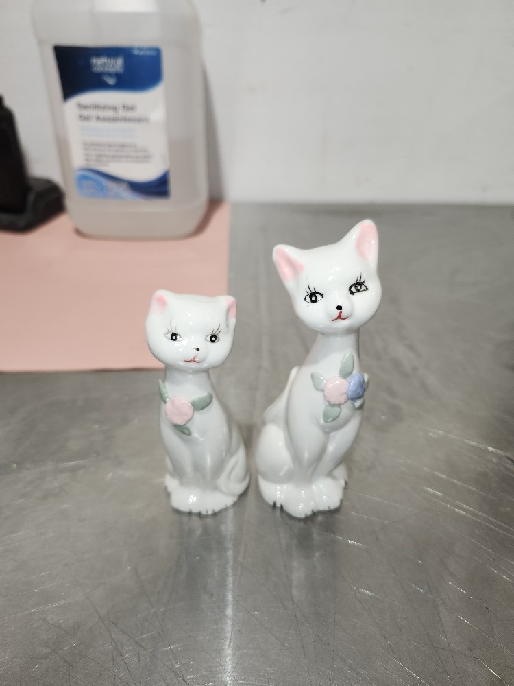 TK Auctions - Ceramic Retro Cat Decor Hand-Painted Cats, 2-Pc