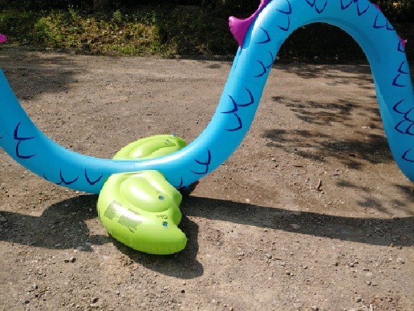 TK Auctions - Giant Sea Serpent Kids Inflatable Sprinkler