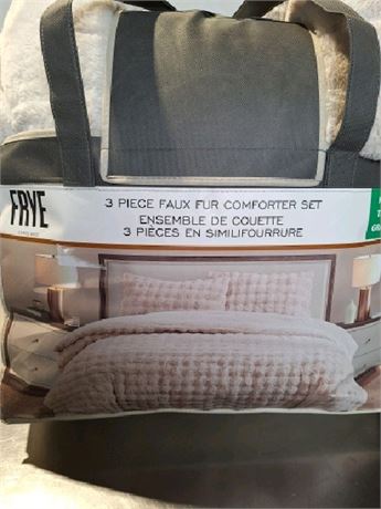 TK Auctions - Frye 3 apiece Faux Fur Comforter Set