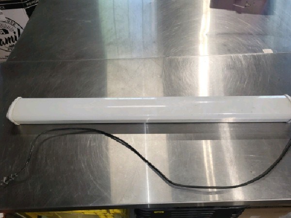 TK Auctions - Koda LED Shop Light