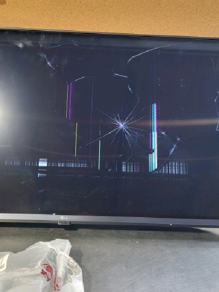TK Auctions - LG 32IN Smart TV- 32LR65